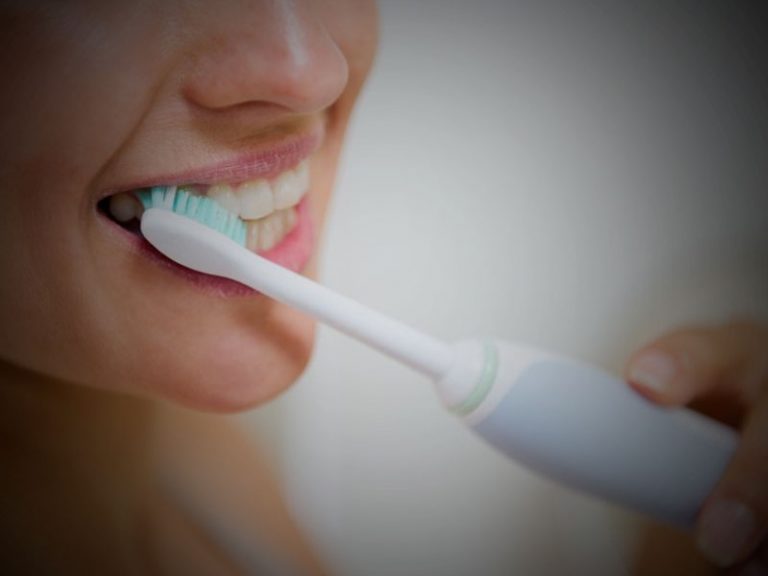 Exploring the Pros and Cons of Using a Smart Brush for Dental Hygiene ...